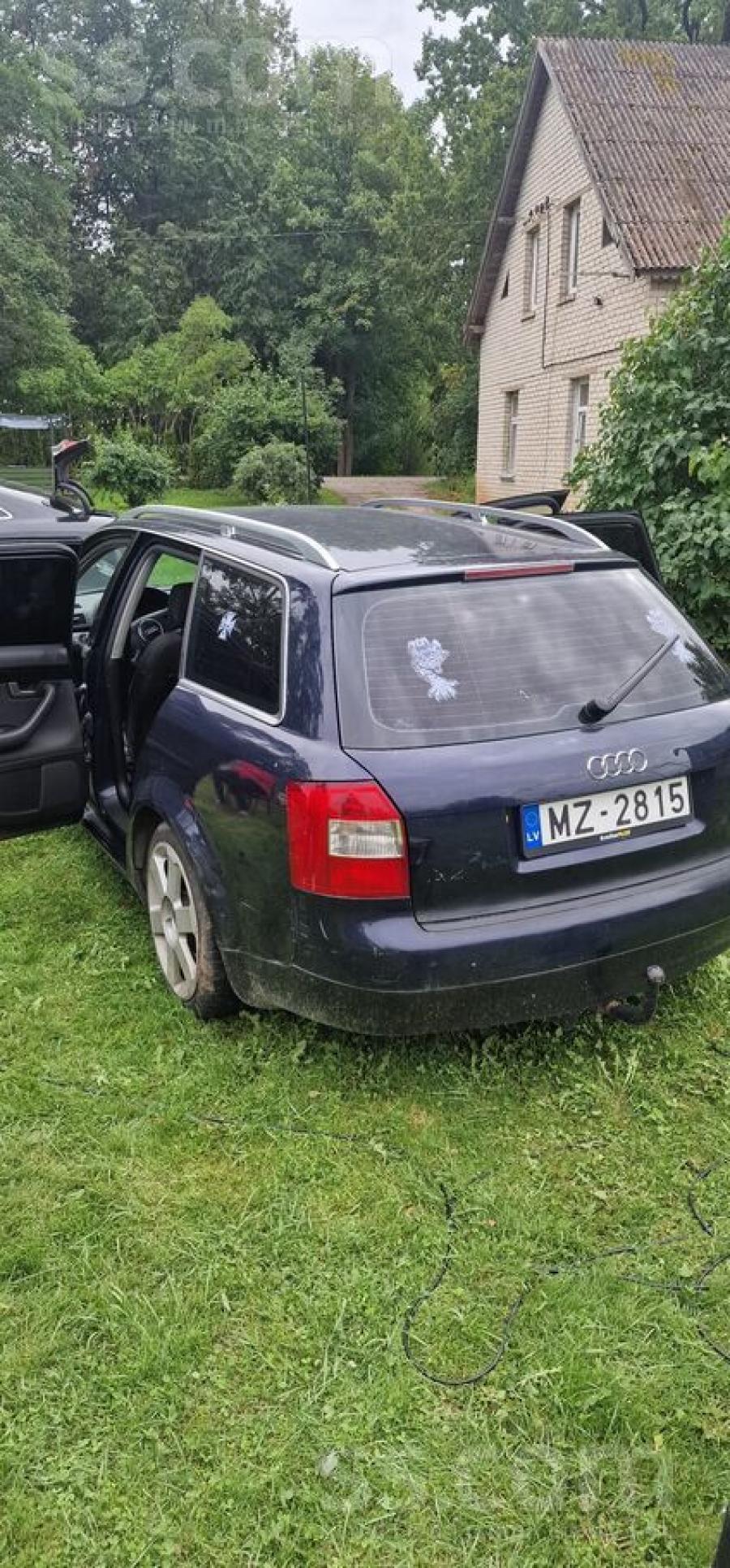 Zils Audi A4 2004 Rīga, ar dzinēja tilpumu 2.50 L un nobraukumu 448 tūkst. km par 2000 €, foto 5 vietnē AUTOMOTO.COM.LV