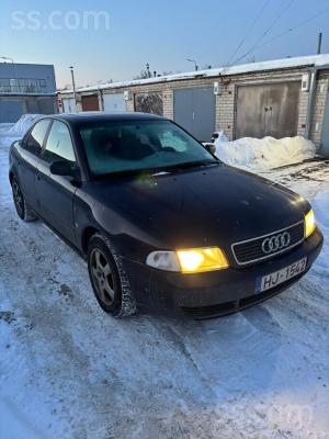 Zils Audi A4 1995 Rīga, ar dzinēja tilpumu 1.80 L un nobraukumu 285 tūkst. km par 550 €, foto  vietnē AUTOMOTO.COM.LV