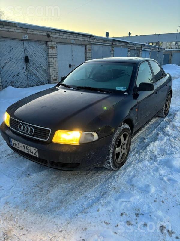 Zils Audi A4 1995 Rīga, ar dzinēja tilpumu 1.80 L un nobraukumu 285 tūkst. km par 550 €, foto 2 vietnē AUTOMOTO.COM.LV
