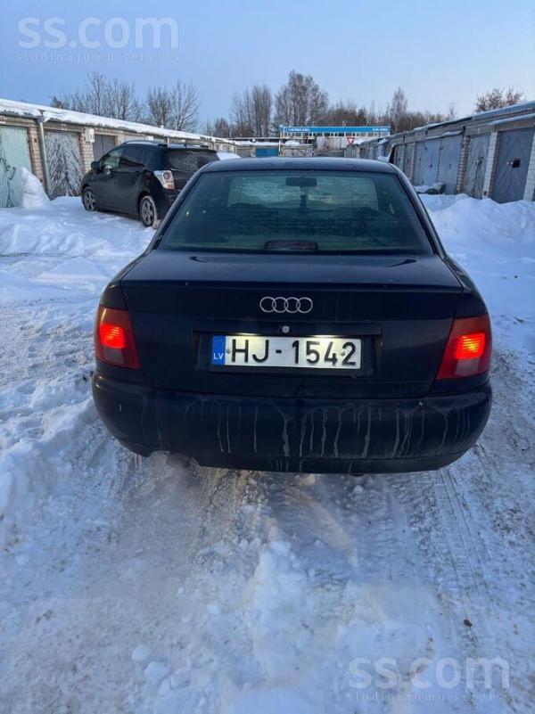 Zils Audi A4 1995 Rīga, ar dzinēja tilpumu 1.80 L un nobraukumu 285 tūkst. km par 550 €, foto 3 vietnē AUTOMOTO.COM.LV
