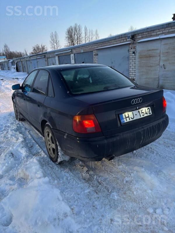 Zils Audi A4 1995 Rīga, ar dzinēja tilpumu 1.80 L un nobraukumu 285 tūkst. km par 550 €, foto 4 vietnē AUTOMOTO.COM.LV