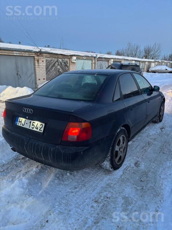 Zils Audi A4 1995 Rīga, ar dzinēja tilpumu 1.80 L un nobraukumu 285 tūkst. km par 550 €, foto 5 vietnē AUTOMOTO.COM.LV