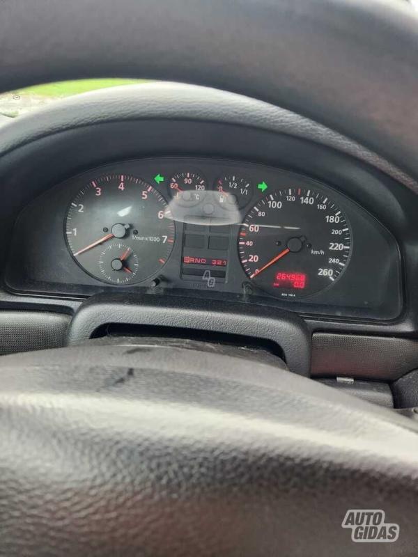 Zils Audi A4 1995 Viļņa, ar dzinēja tilpumu 1.80 L un nobraukumu 265 tūkst. km par 500 €, foto 6 vietnē AUTOMOTO.COM.LV
