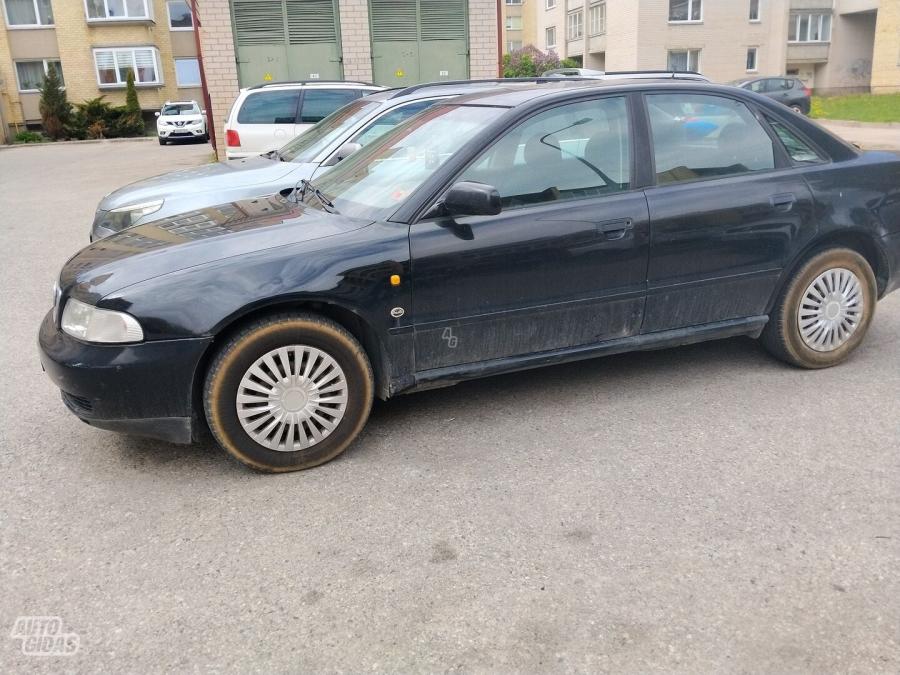 Blue Audi A4 1995 in Utena, with an engine capacity of 1.80 L and mileage of 123 thousand km for 500 €, photo 3 on AUTOMOTO.COM.LV