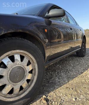 Zils Audi A4 1995 Rīga, ar dzinēja tilpumu 1.80 L un nobraukumu 303 tūkst. km par 1050 €, foto 4 vietnē AUTOMOTO.COM.LV