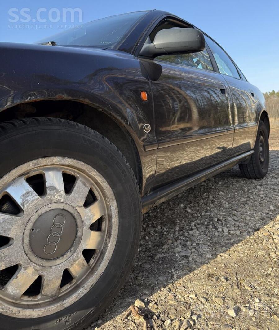 Zils Audi A4 1995 Rīga, ar dzinēja tilpumu 1.80 L un nobraukumu 303 tūkst. km par 1050 €, foto 4 vietnē AUTOMOTO.COM.LV