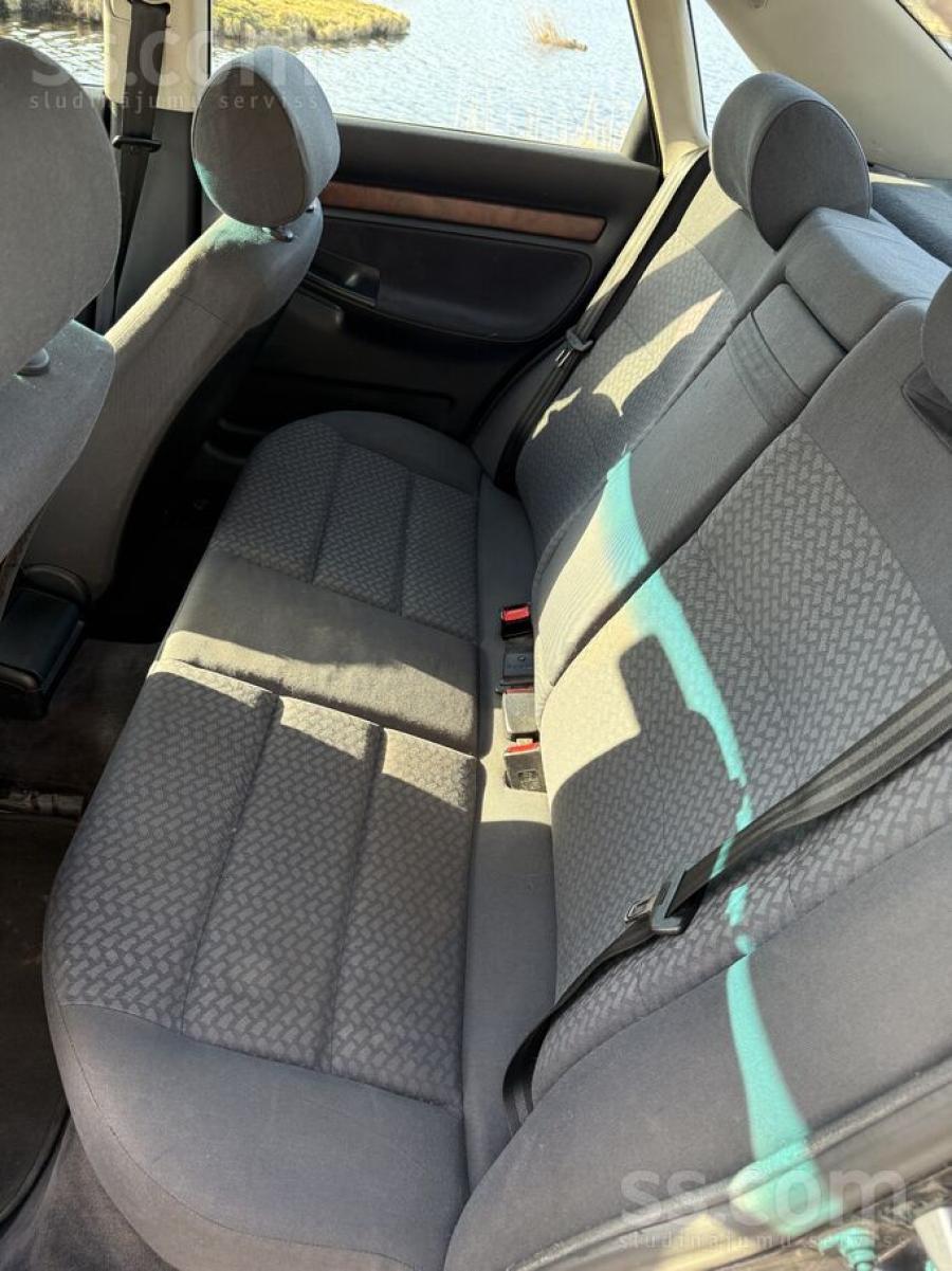 Zils Audi A4 1995 Rīga, ar dzinēja tilpumu 1.80 L un nobraukumu 303 tūkst. km par 1050 €, foto 8 vietnē AUTOMOTO.COM.LV