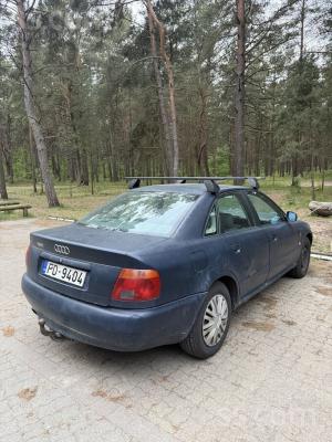 Zils Audi A4 1995 Rīga, ar dzinēja tilpumu 1.60 L un nobraukumu 350 tūkst. km par 500 €, foto 4 vietnē AUTOMOTO.COM.LV