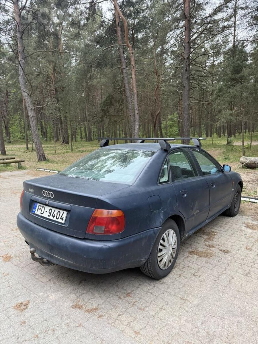 Zils Audi A4 1995 Rīga, ar dzinēja tilpumu 1.60 L un nobraukumu 350 tūkst. km par 500 €, foto 4 vietnē AUTOMOTO.COM.LV