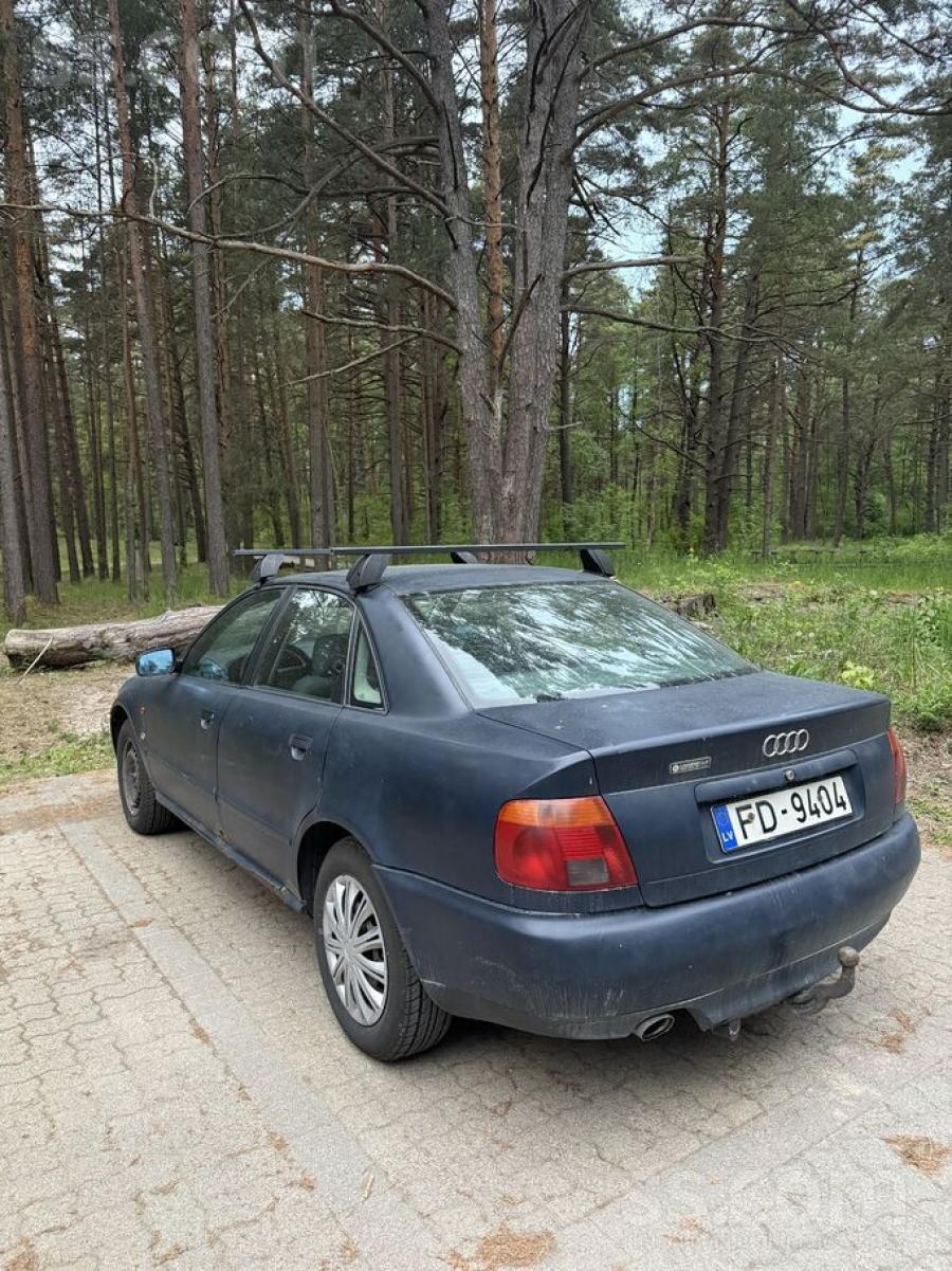Zils Audi A4 1995 Rīga, ar dzinēja tilpumu 1.60 L un nobraukumu 350 tūkst. km par 500 €, foto 5 vietnē AUTOMOTO.COM.LV