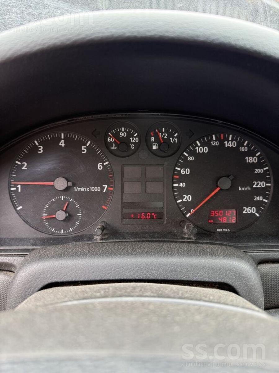 Zils Audi A4 1995 Rīga, ar dzinēja tilpumu 1.60 L un nobraukumu 350 tūkst. km par 500 €, foto 6 vietnē AUTOMOTO.COM.LV