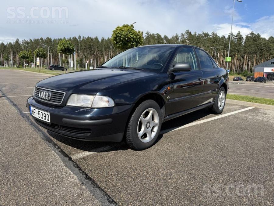 Blue Audi A4 1995 in Riga, with an engine capacity of 1.80 L and mileage of 227 thousand km for 1100 €, photo 3 on AUTOMOTO.COM.LV