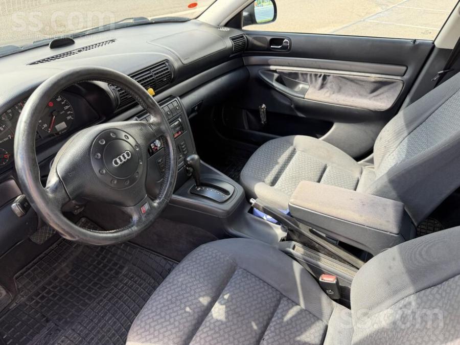 Blue Audi A4 1995 in Riga, with an engine capacity of 1.80 L and mileage of 227 thousand km for 1100 €, photo 7 on AUTOMOTO.COM.LV