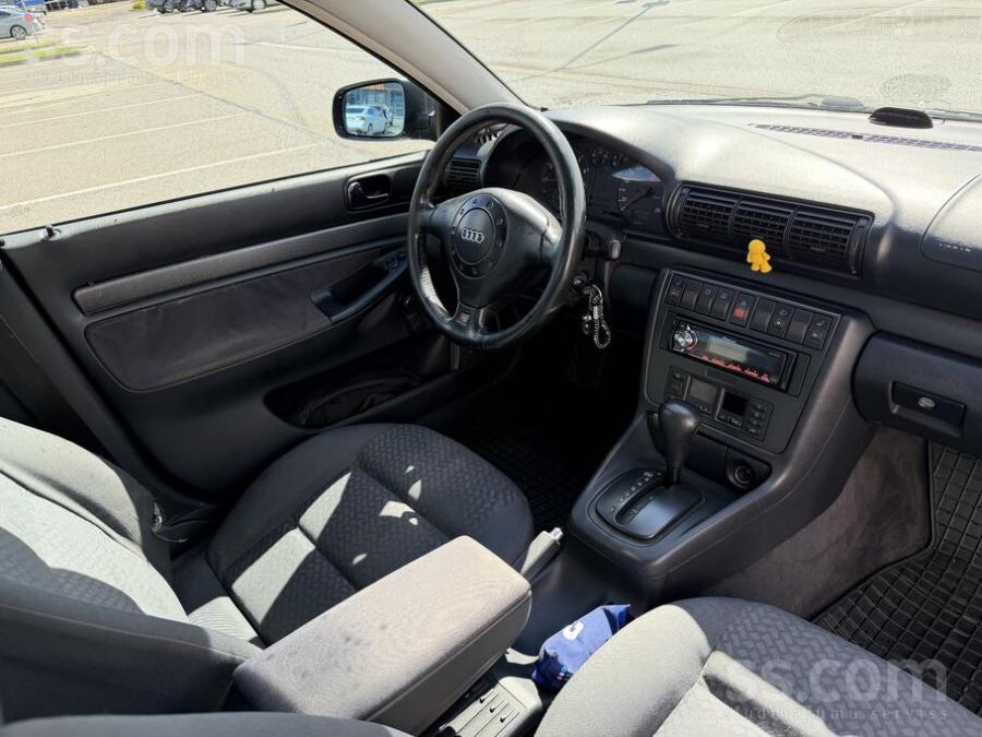 Blue Audi A4 1995 in Riga, with an engine capacity of 1.80 L and mileage of 227 thousand km for 1100 €, photo 8 on AUTOMOTO.COM.LV