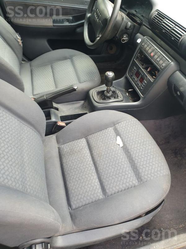 Zils Audi A4 1995 Cēsis, ar dzinēja tilpumu 1.60 L un nobraukumu 321 tūkst. km par 350 €, foto 10 vietnē AUTOMOTO.COM.LV