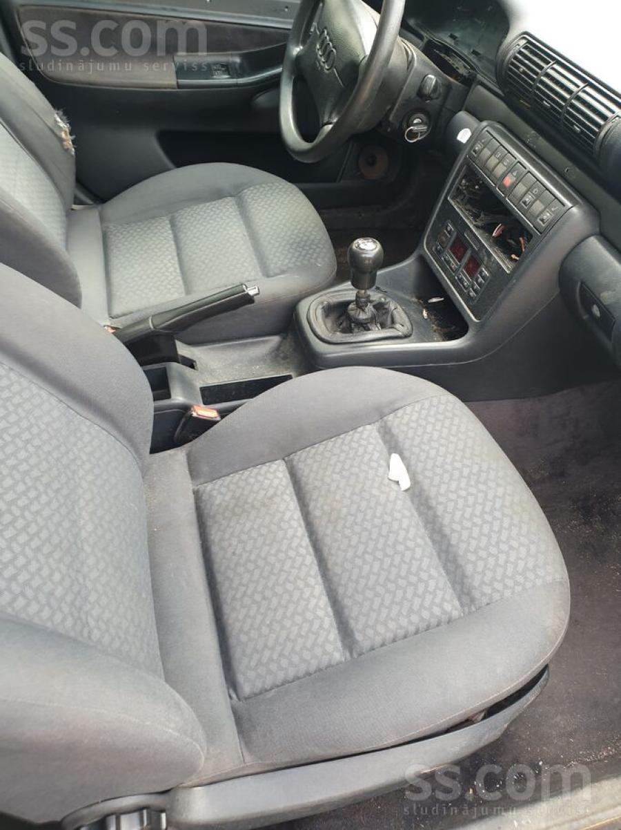 Zils Audi A4 1995 Cēsis, ar dzinēja tilpumu 1.60 L un nobraukumu 321 tūkst. km par 350 €, foto 11 vietnē AUTOMOTO.COM.LV