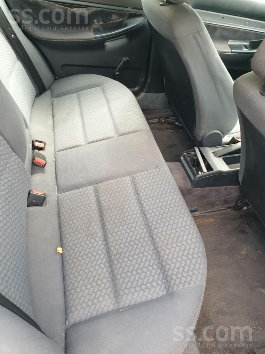 Zils Audi A4 1995 Cēsis, ar dzinēja tilpumu 1.60 L un nobraukumu 321 tūkst. km par 350 €, foto 12 vietnē AUTOMOTO.COM.LV