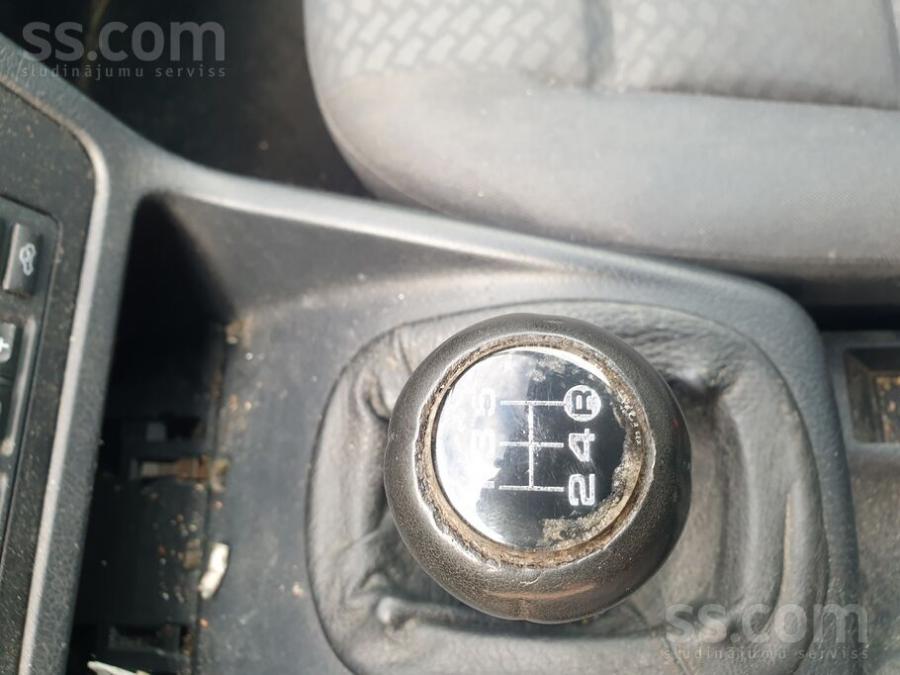 Zils Audi A4 1995 Cēsis, ar dzinēja tilpumu 1.60 L un nobraukumu 321 tūkst. km par 350 €, foto 13 vietnē AUTOMOTO.COM.LV