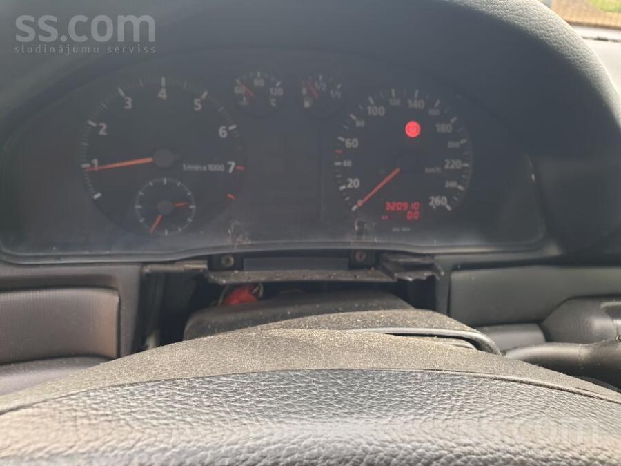 Zils Audi A4 1995 Cēsis, ar dzinēja tilpumu 1.60 L un nobraukumu 321 tūkst. km par 350 €, foto 14 vietnē AUTOMOTO.COM.LV