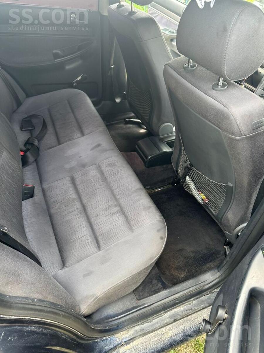 Zils Audi A4 1995 Bauska, ar dzinēja tilpumu 1.90 L un nobraukumu 400 tūkst. km par 1100 €, foto 8 vietnē AUTOMOTO.COM.LV