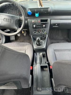 Zils Audi A4 1995 Bauska, ar dzinēja tilpumu 1.90 L un nobraukumu 400 tūkst. km par 1100 €, foto 10 vietnē AUTOMOTO.COM.LV