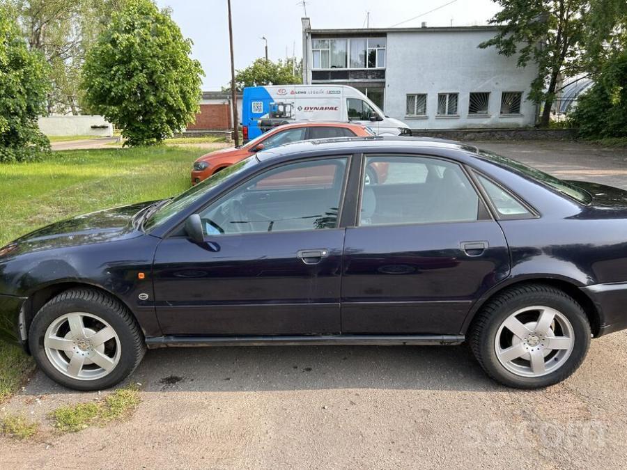 Blue Audi A4 1996 in Riga, with an engine capacity of 1.80 L and mileage of 325 thousand km for 835 €, photo 4 on AUTOMOTO.COM.LV