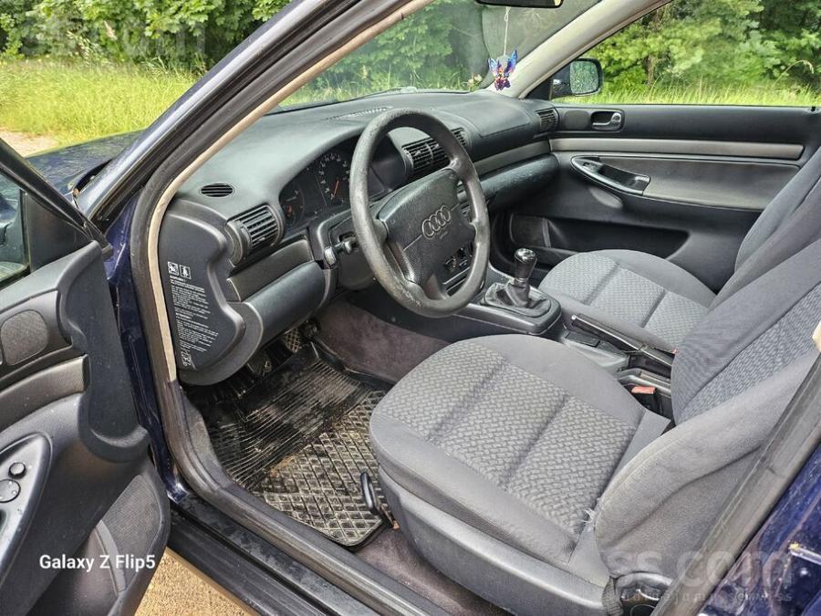 Zils Audi A4 1996 Daugavpils, ar dzinēja tilpumu 1.90 L un nobraukumu 358 tūkst. km par 900 €, foto 9 vietnē AUTOMOTO.COM.LV