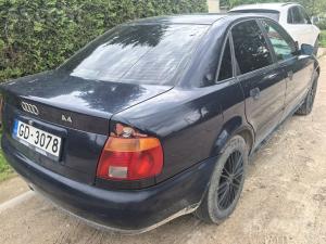 Zils Audi A4 1996 Rīga, ar dzinēja tilpumu 1.80 L un nobraukumu 382 tūkst. km par 1500 €, foto 4 vietnē AUTOMOTO.COM.LV
