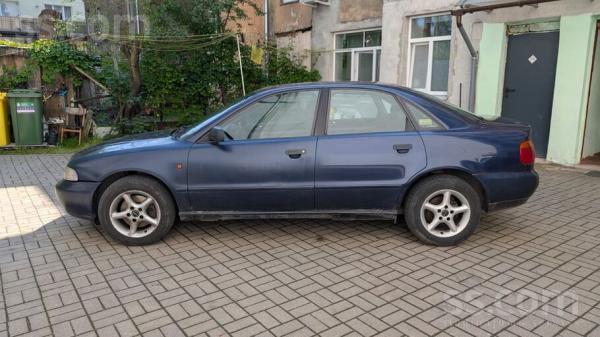 Zils Audi A4 1996 Rīga, ar dzinēja tilpumu 1.90 L un nobraukumu 414 tūkst. km par 700 €, foto 2 vietnē AUTOMOTO.COM.LV