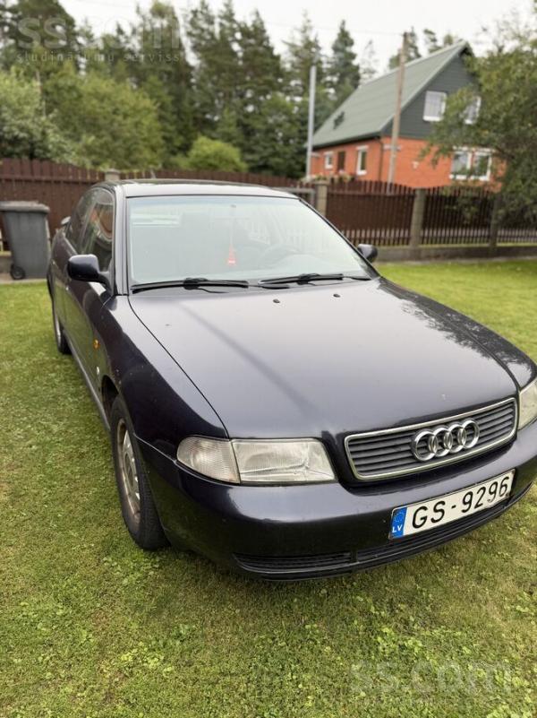 Zils Audi A4 1996 Liepāja, ar dzinēja tilpumu 1.60 L un nobraukumu 220 tūkst. km par 1100 €, foto 1 vietnē AUTOMOTO.COM.LV