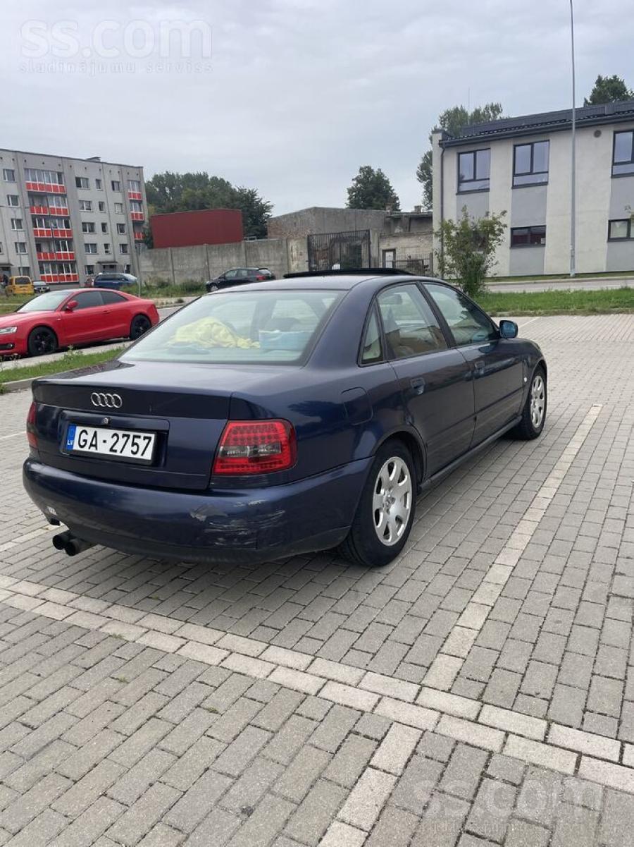 Zils Audi A4 1996 Liepāja, ar dzinēja tilpumu 1.80 L un nobraukumu 248 tūkst. km par 950 €, foto 4 vietnē AUTOMOTO.COM.LV