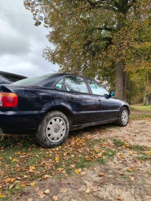Blue Audi A4 1996 in Valmiera, with an engine capacity of 1.60 L and mileage of 272 thousand km for 600 €, photo 5 on AUTOMOTO.COM.LV