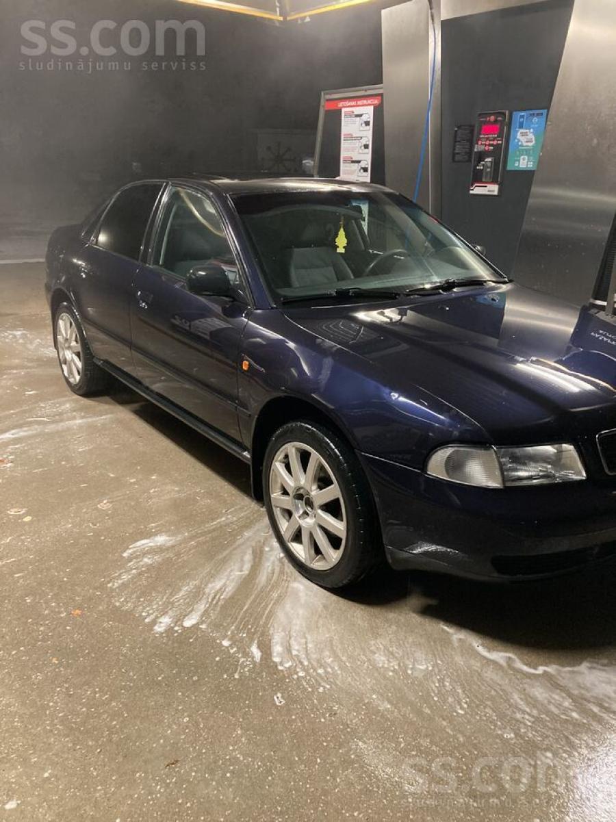 Blue Audi A4 1996 in Aizkraukle, with an engine capacity of 1.80 L and mileage of 317 thousand km for 900 €, photo 4 on AUTOMOTO.COM.LV