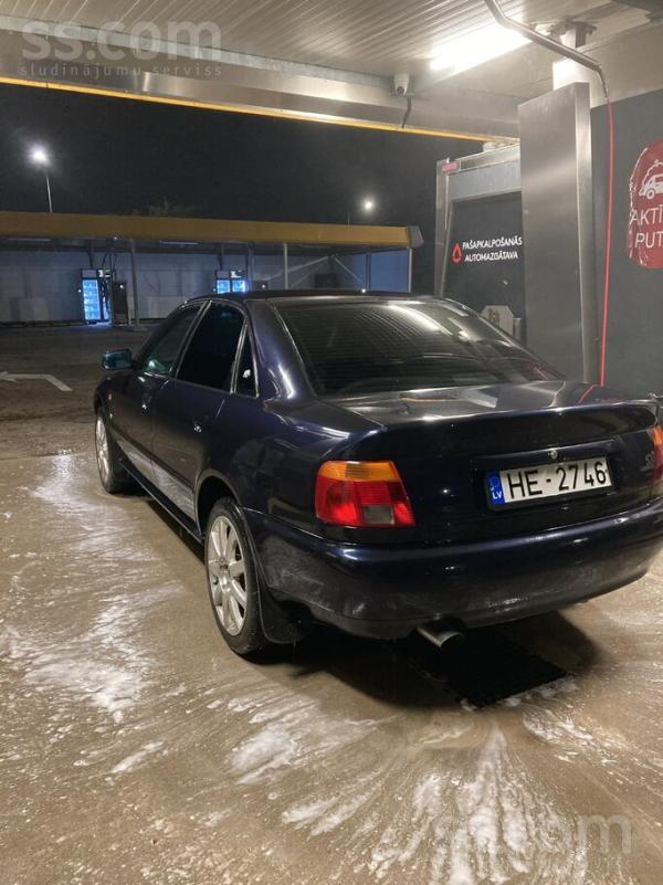 Синий Ауди А4 1996 в Айзкраукле, объемом двигателя 1.80 л и пробегом 317 тыс. км за 900 €, фото 5 на AUTOMOTO.COM.LV