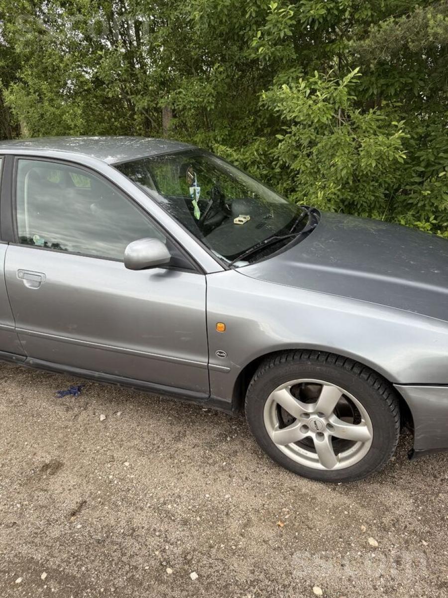 Blue Audi A4 1997 in Gulbene, with an engine capacity of 1.90 L and mileage of 325 thousand km for 1150 €, photo 3 on AUTOMOTO.COM.LV