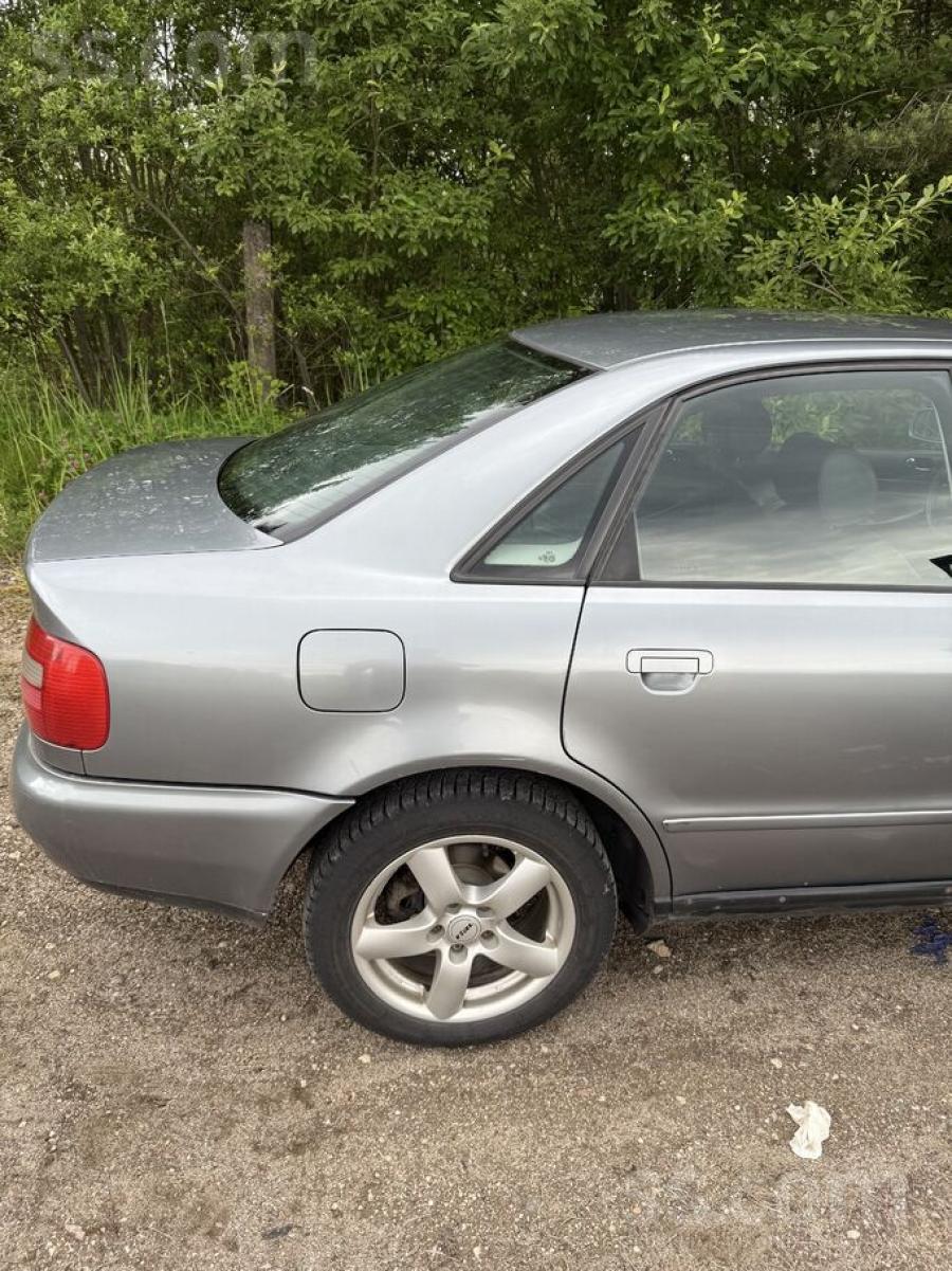 Blue Audi A4 1997 in Gulbene, with an engine capacity of 1.90 L and mileage of 325 thousand km for 1150 €, photo 4 on AUTOMOTO.COM.LV