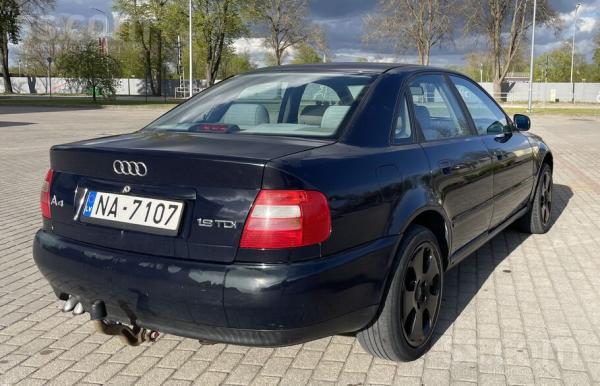 Zils Audi A4 1998 Dobele, ar dzinēja tilpumu 1.90 L un nobraukumu 377 tūkst. km par 1290 €, foto 2 vietnē AUTOMOTO.COM.LV