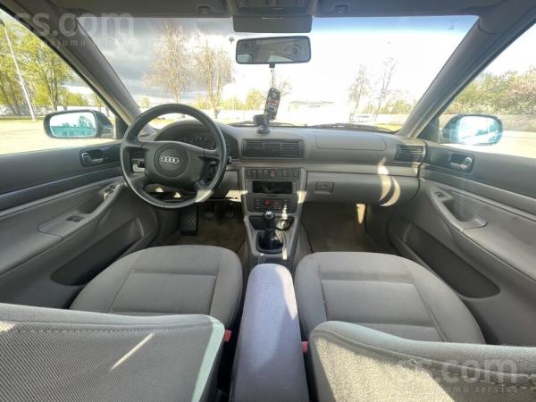 Zils Audi A4 1998 Dobele, ar dzinēja tilpumu 1.90 L un nobraukumu 377 tūkst. km par 1290 €, foto 5 vietnē AUTOMOTO.COM.LV