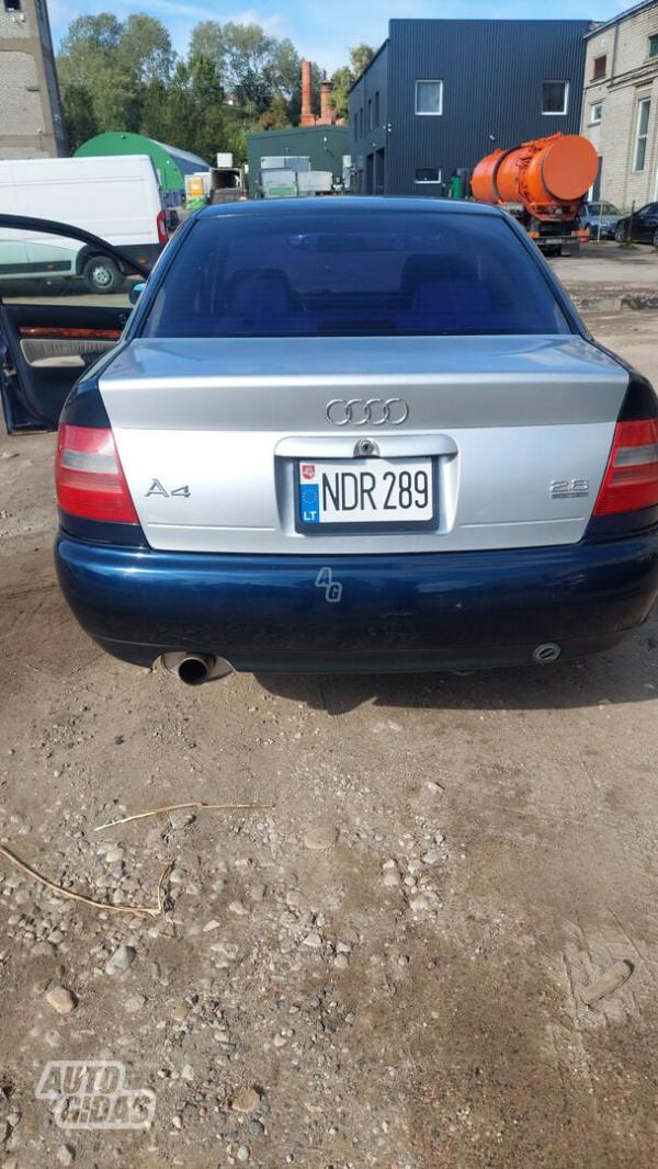Zils Audi A4 1998 Kauņa, ar dzinēja tilpumu 2.80 L un nobraukumu 280 tūkst. km par 6000 €, foto 2 vietnē AUTOMOTO.COM.LV