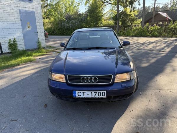 Синий Ауди А4 1998 в Юрмала, объемом двигателя 1.80 л и пробегом 320 тыс. км за 1000 €, фото 1 на AUTOMOTO.COM.LV