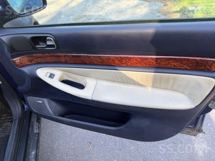 Zils Audi A4 1998 Jūrmala, ar dzinēja tilpumu 1.80 L un nobraukumu 320 tūkst. km par 1000 €, foto 10 vietnē AUTOMOTO.COM.LV