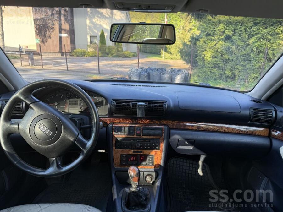 Zils Audi A4 1998 Jūrmala, ar dzinēja tilpumu 1.80 L un nobraukumu 320 tūkst. km par 1000 €, foto 11 vietnē AUTOMOTO.COM.LV
