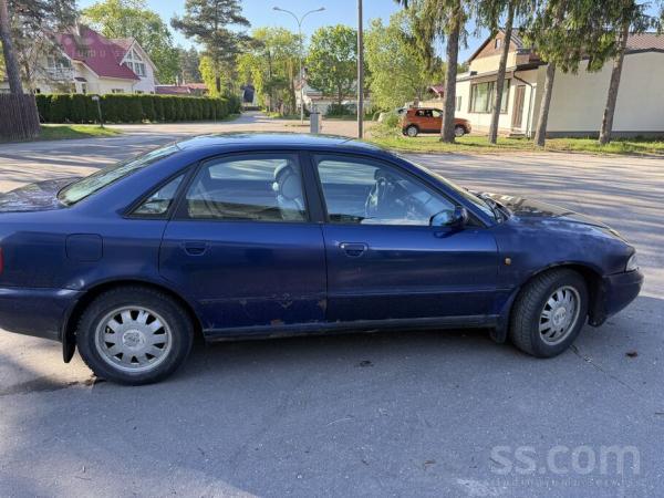 Zils Audi A4 1998 Jūrmala, ar dzinēja tilpumu 1.80 L un nobraukumu 320 tūkst. km par 650 €, foto 4 vietnē AUTOMOTO.COM.LV