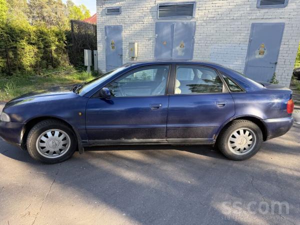 Zils Audi A4 1998 Jūrmala, ar dzinēja tilpumu 1.80 L un nobraukumu 320 tūkst. km par 650 €, foto 5 vietnē AUTOMOTO.COM.LV