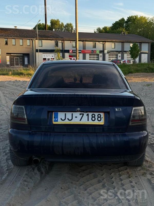 Zils Audi A4 1998 Kuldīga, ar dzinēja tilpumu 1.80 L un nobraukumu 0 tūkst. km par 990 €, foto 2 vietnē AUTOMOTO.COM.LV