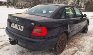 Blue Audi A4 1998 in Cesis, with an engine capacity of 1.60 L and mileage of 251 thousand km for 320 €, photo 5 on AUTOMOTO.COM.LV