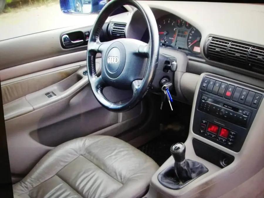 Blue Audi A4 1998 in Saldus, with an engine capacity of 1.60 L and mileage of 155 thousand km for 1900 €, photo 4 on AUTOMOTO.COM.LV