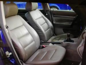 Blue Audi A4 1998 in Saldus, with an engine capacity of 1.60 L and mileage of 155 thousand km for 1900 €, photo 5 on AUTOMOTO.COM.LV