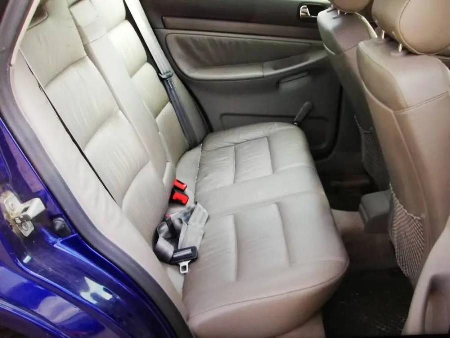 Blue Audi A4 1998 in Saldus, with an engine capacity of 1.60 L and mileage of 155 thousand km for 1900 €, photo 6 on AUTOMOTO.COM.LV