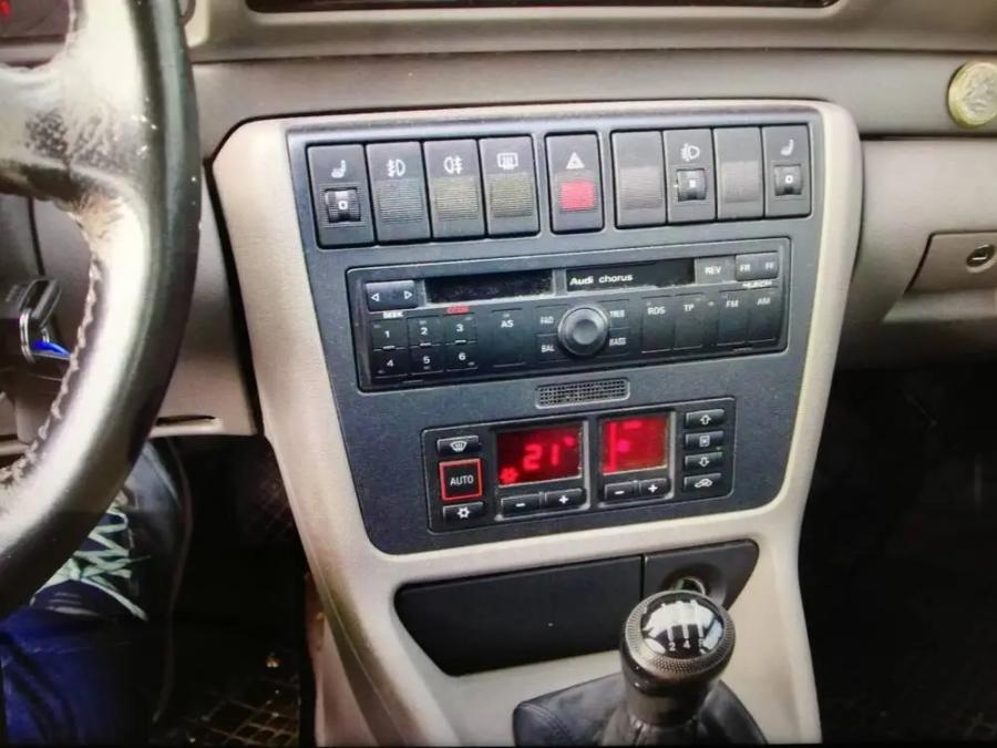 Blue Audi A4 1998 in Saldus, with an engine capacity of 1.60 L and mileage of 155 thousand km for 1900 €, photo 7 on AUTOMOTO.COM.LV